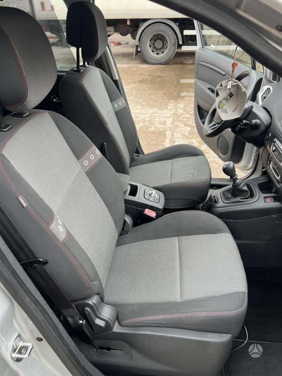 Pelēks Renault Scenic 2012 Kauņa, ar dzinēja tilpumu 1.46 L un nobraukumu 173 tūkst. km par 1600 €, foto 19 vietnē AUTOMOTO.COM.LV