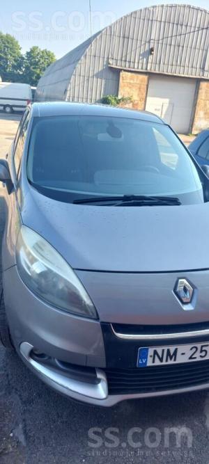 Pelēks Renault Scenic 2013 Rīga, ar dzinēja tilpumu 1.90 L un nobraukumu 300 tūkst. km par 2755 €, foto  vietnē AUTOMOTO.COM.LV