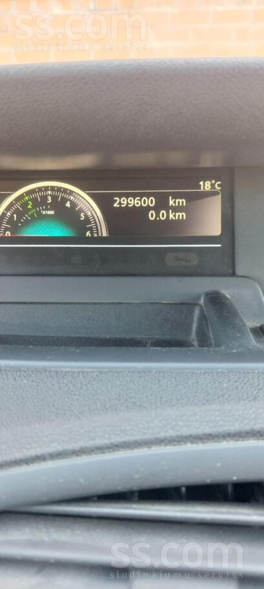 Grey Renault Scenic 2013 in Riga, with an engine capacity of 1.90 L and mileage of 300 thousand km for 2755 €, photo 3 on AUTOMOTO.COM.LV