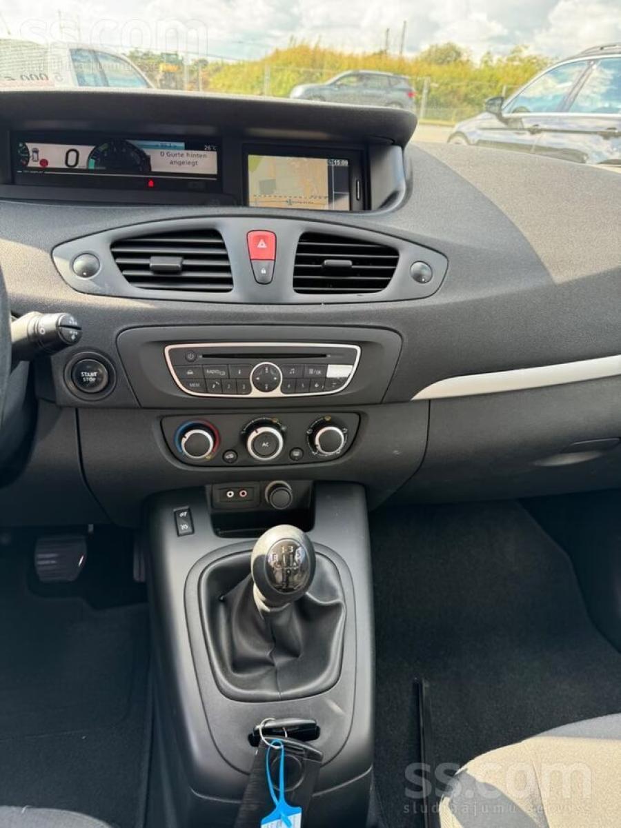 Pelēks Renault Scenic 2013 Ogre, ar dzinēja tilpumu 1.60 L un nobraukumu 145 tūkst. km par 4995 €, foto 15 vietnē AUTOMOTO.COM.LV