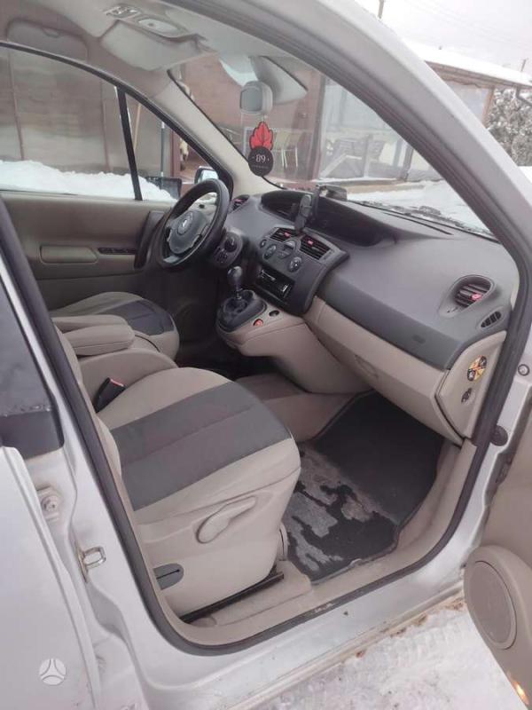 Grey Renault Scenic 2021 in Jonava, with an engine capacity of 1.50 L and mileage of 233 thousand km for 1100 €, photo 3 on AUTOMOTO.COM.LV