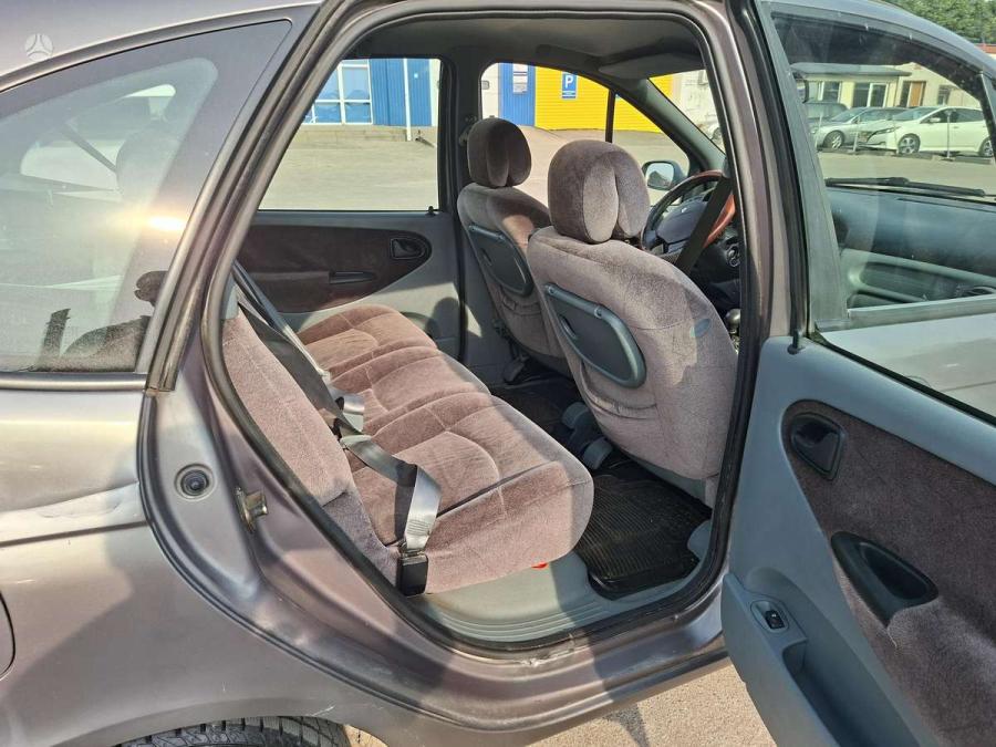 Grey Renault Scenic 1999 in Plunge, with an engine capacity of 1.60 L and mileage of 165 thousand km for 830 €, photo 12 on AUTOMOTO.COM.LV
