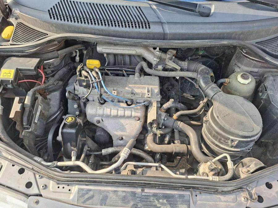 Grey Renault Scenic 1999 in Plunge, with an engine capacity of 1.60 L and mileage of 165 thousand km for 830 €, photo 13 on AUTOMOTO.COM.LV