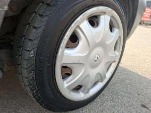 Grey Renault Scenic 1999 in Plunge, with an engine capacity of 1.60 L and mileage of 165 thousand km for 830 €, photo 15 on AUTOMOTO.COM.LV