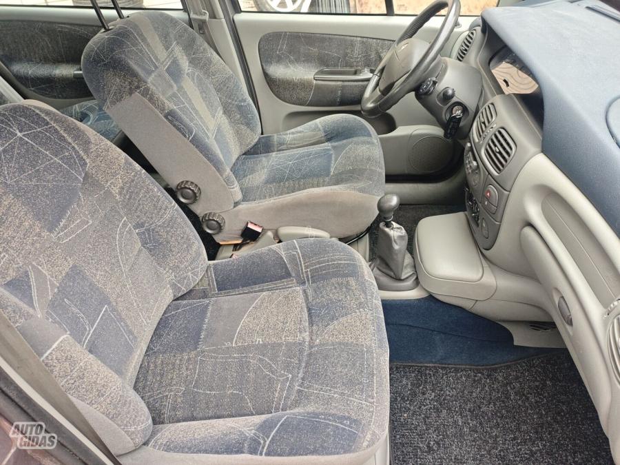 Grey Renault Scenic 2000 in Vilnius, with an engine capacity of 1.60 L and mileage of 207 thousand km for 1200 €, photo 12 on AUTOMOTO.COM.LV