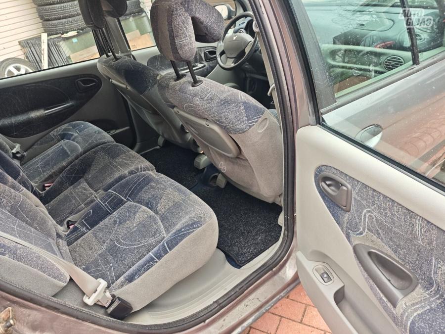 Grey Renault Scenic 2000 in Vilnius, with an engine capacity of 1.60 L and mileage of 207 thousand km for 1200 €, photo 13 on AUTOMOTO.COM.LV