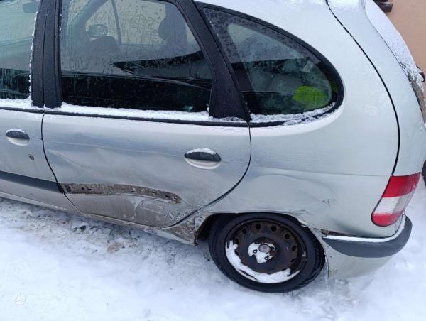 Grey Renault Scenic 2001 in Klaipeda, with an engine capacity of 1.60 L and mileage of 385 thousand km for 400 €, photo 7 on AUTOMOTO.COM.LV