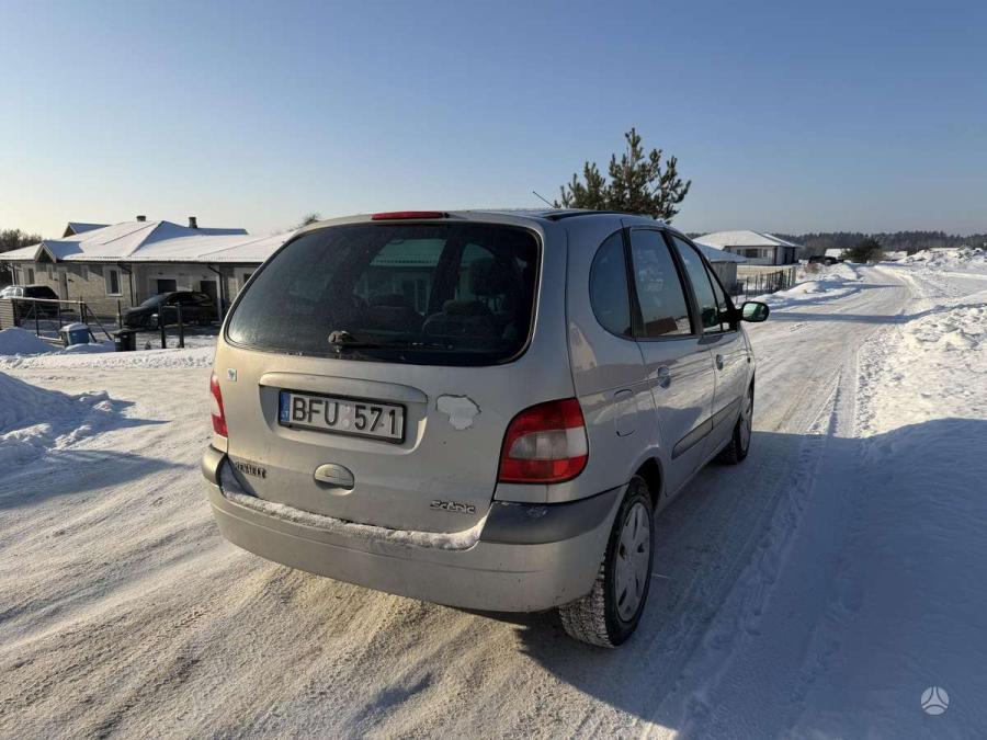 Pelēks Renault Scenic 2002 Viļņa, ar dzinēja tilpumu 1.60 L un nobraukumu 202 tūkst. km par 950 €, foto 2 vietnē AUTOMOTO.COM.LV