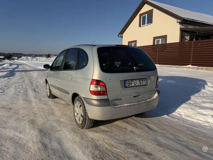 Pelēks Renault Scenic 2002 Viļņa, ar dzinēja tilpumu 1.60 L un nobraukumu 202 tūkst. km par 950 €, foto 4 vietnē AUTOMOTO.COM.LV