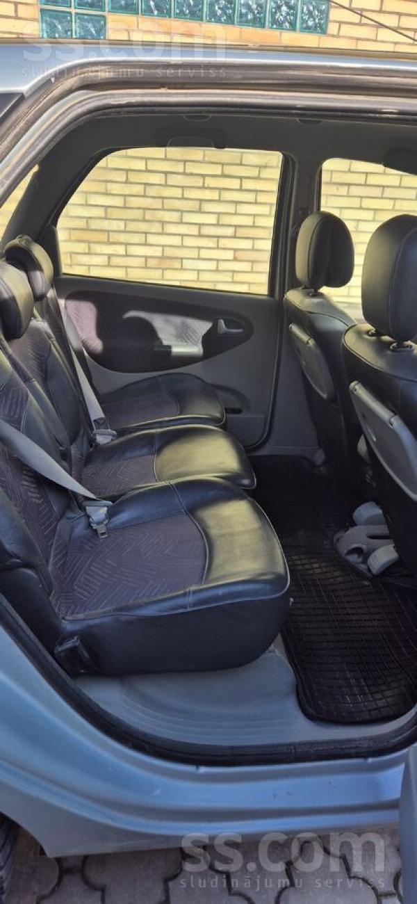 Pelēks Renault Scenic 2002 Rēzekne, ar dzinēja tilpumu 1.90 L un nobraukumu 335 tūkst. km par 700 €, foto 5 vietnē AUTOMOTO.COM.LV