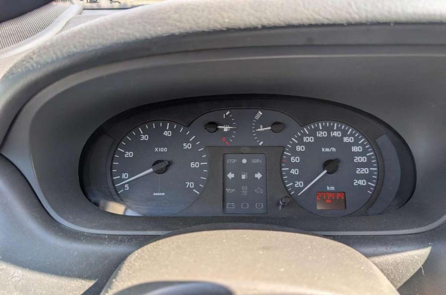 Grey Renault Scenic 2002 in Druskininkai, with an engine capacity of 1.87 L and mileage of 275 thousand km for 600 €, photo 6 on AUTOMOTO.COM.LV