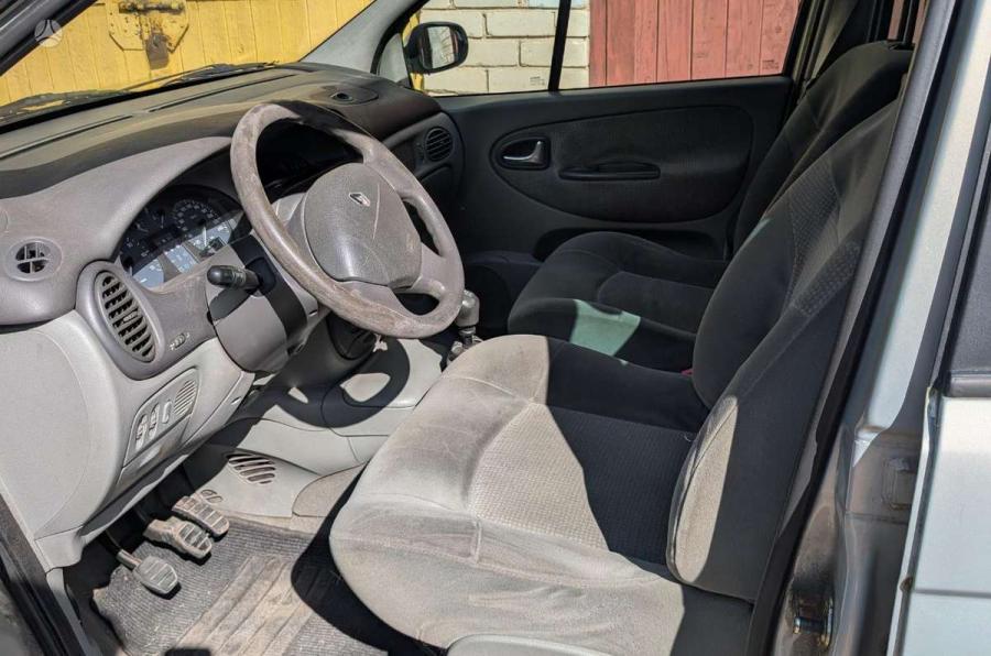 Grey Renault Scenic 2002 in Druskininkai, with an engine capacity of 1.87 L and mileage of 275 thousand km for 600 €, photo 7 on AUTOMOTO.COM.LV