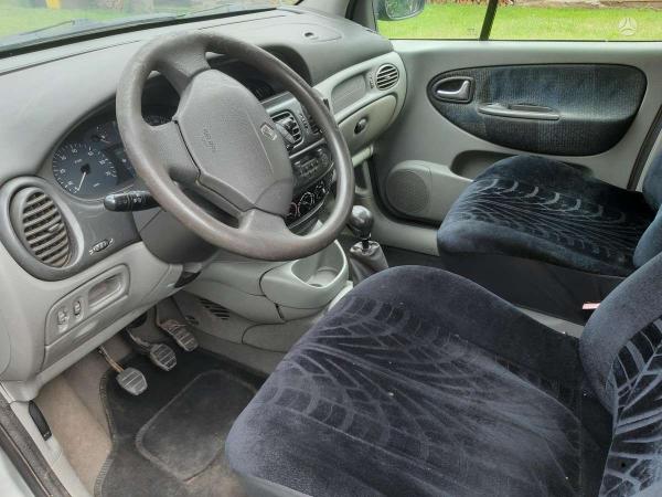Pelēks Renault Scenic 2003 Šauļi, ar dzinēja tilpumu 1.87 L un nobraukumu 252 tūkst. km par 650 €, foto 5 vietnē AUTOMOTO.COM.LV