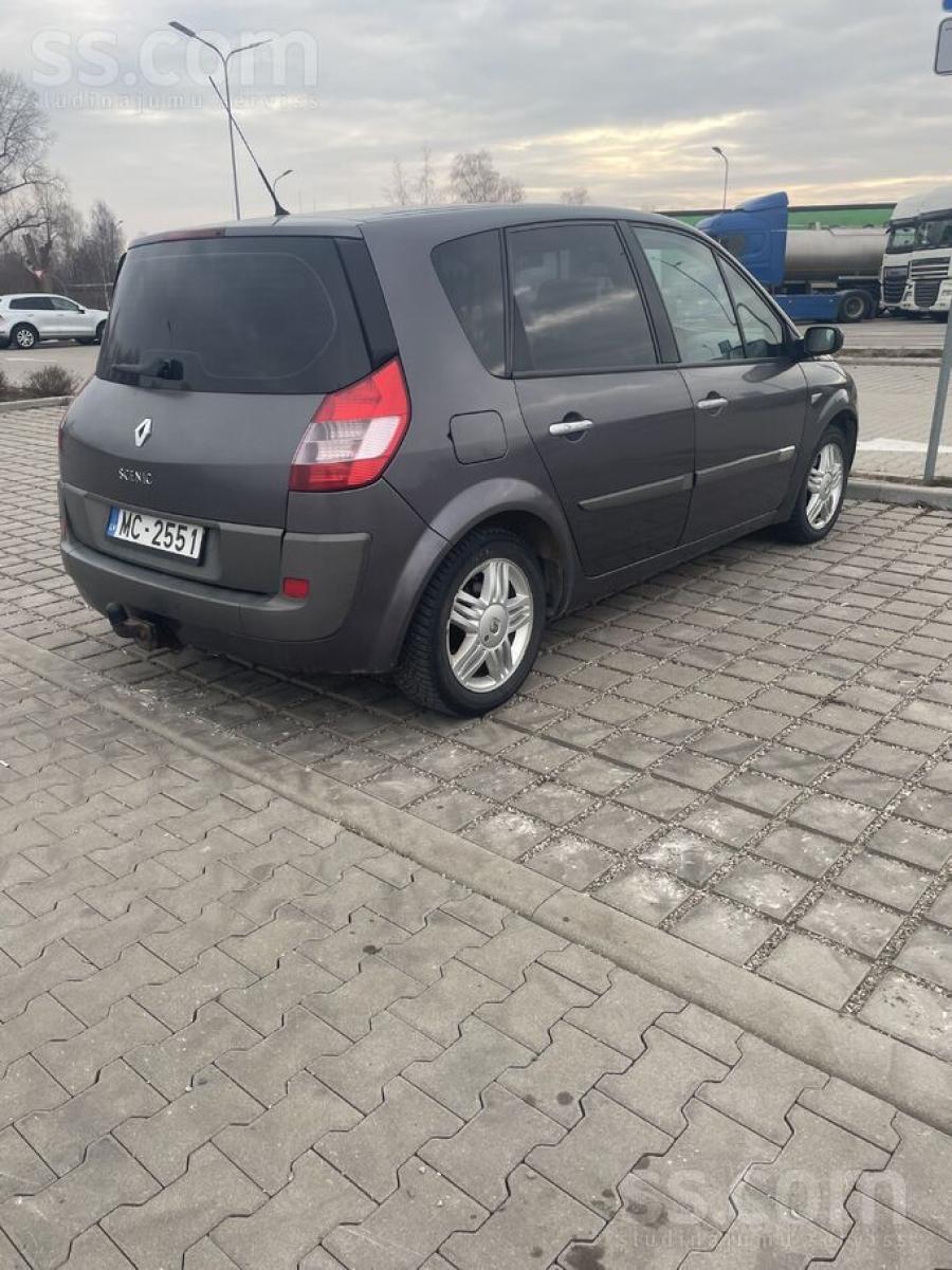 Pelēks Renault Scenic 2004 Daugavpils, ar dzinēja tilpumu 1.90 L un nobraukumu 295 tūkst. km par 700 €, foto 5 vietnē AUTOMOTO.COM.LV