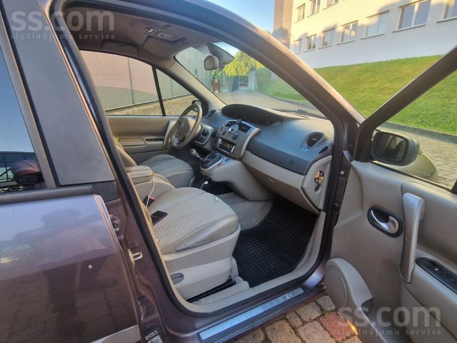Grey Renault Scenic 2004 in Daugavpils, with an engine capacity of 1.90 L and mileage of 121 thousand km for 1150 €, photo 7 on AUTOMOTO.COM.LV