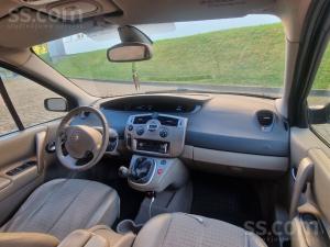 Grey Renault Scenic 2004 in Daugavpils, with an engine capacity of 1.90 L and mileage of 121 thousand km for 1150 €, photo 8 on AUTOMOTO.COM.LV