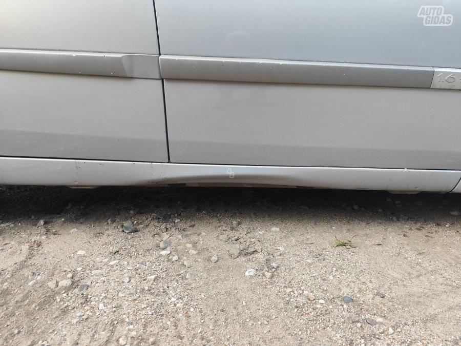 Pelēks Renault Scenic 2004 Klaipėda, ar dzinēja tilpumu 1.60 L un nobraukumu 459 tūkst. km par 1250 €, foto 14 vietnē AUTOMOTO.COM.LV
