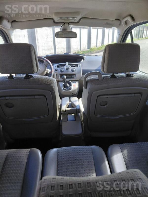 Pelēks Renault Scenic 2004 Daugavpils, ar dzinēja tilpumu 1.90 L un nobraukumu 0 tūkst. km par 1100 €, foto 4 vietnē AUTOMOTO.COM.LV