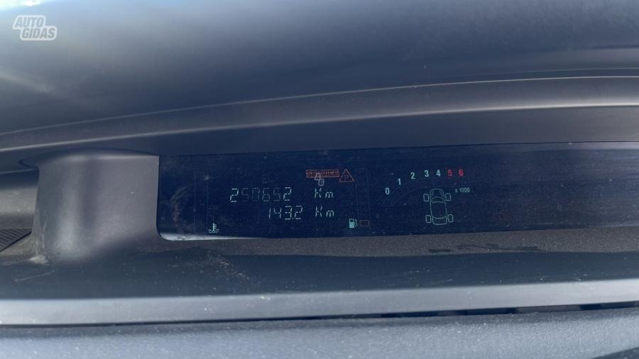 Pelēks Renault Scenic 2005 Marijampole, ar dzinēja tilpumu 1.90 L un nobraukumu 251 tūkst. km par 600 €, foto 10 vietnē AUTOMOTO.COM.LV