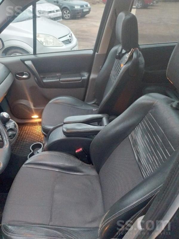 Grey Renault Scenic 2005 in Daugavpils, with an engine capacity of 1.90 L and mileage of 436 thousand km for 1050 €, photo 8 on AUTOMOTO.COM.LV