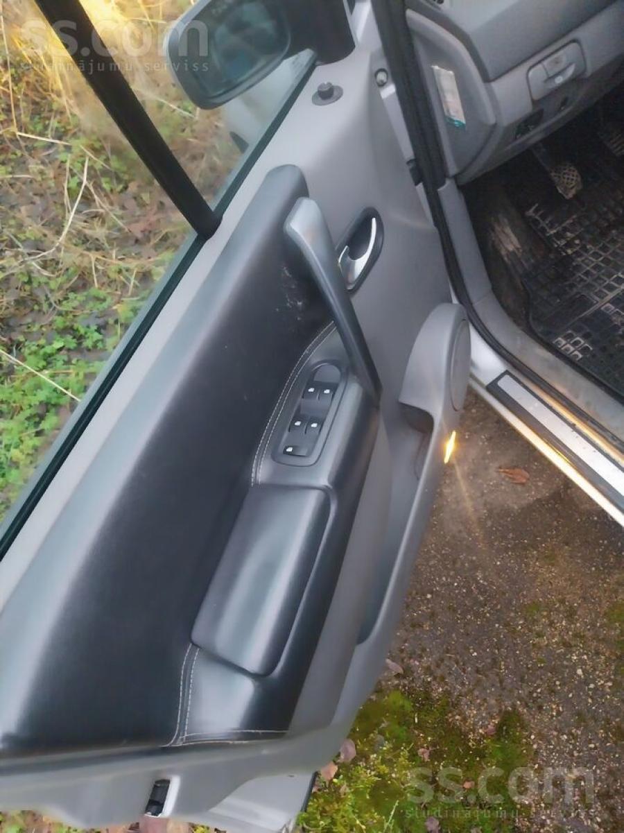 Grey Renault Scenic 2005 in Daugavpils, with an engine capacity of 1.90 L and mileage of 436 thousand km for 1050 €, photo 10 on AUTOMOTO.COM.LV
