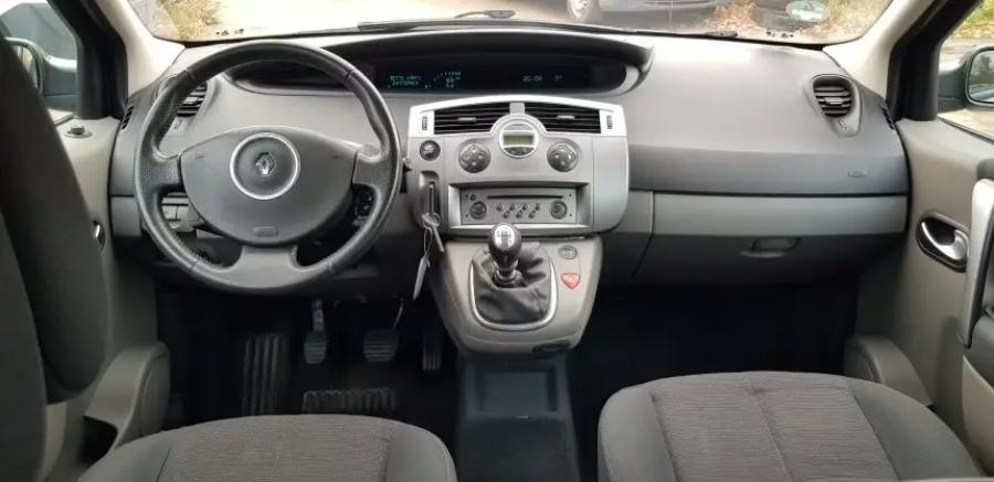 Pelēks Renault Scenic 2006 Valmiera, ar dzinēja tilpumu 1.60 L un nobraukumu 178 tūkst. km par 2100 €, foto 9 vietnē AUTOMOTO.COM.LV
