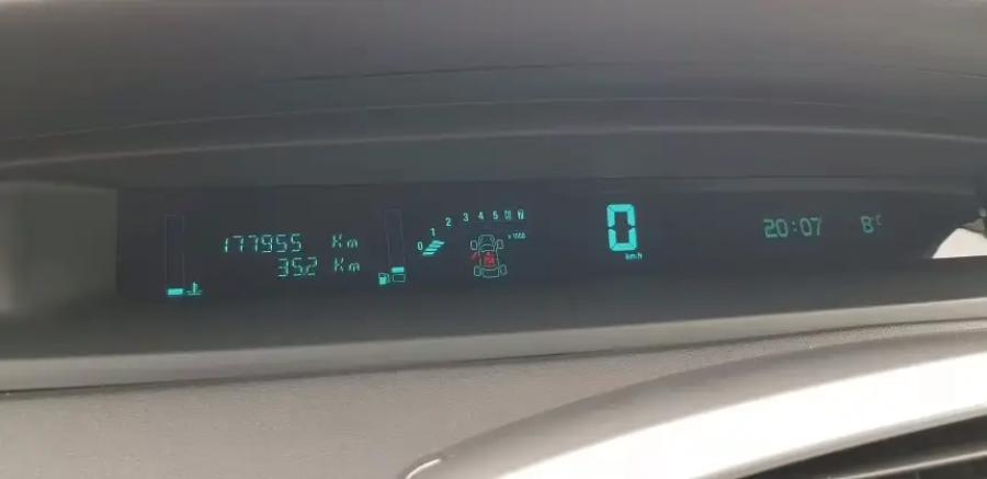 Pelēks Renault Scenic 2006 Valmiera, ar dzinēja tilpumu 1.60 L un nobraukumu 178 tūkst. km par 2100 €, foto 14 vietnē AUTOMOTO.COM.LV
