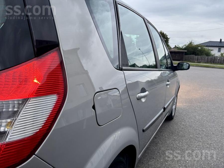 Pelēks Renault Scenic 2006 Daugavpils, ar dzinēja tilpumu 1.90 L un nobraukumu 250 tūkst. km par 1350 €, foto 16 vietnē AUTOMOTO.COM.LV