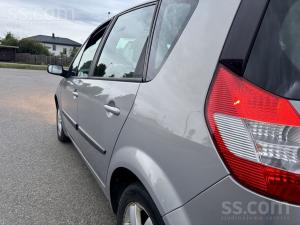 Pelēks Renault Scenic 2006 Daugavpils, ar dzinēja tilpumu 1.90 L un nobraukumu 250 tūkst. km par 1350 €, foto 17 vietnē AUTOMOTO.COM.LV