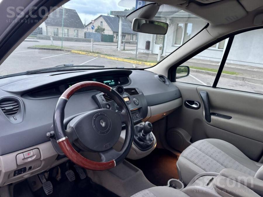 Pelēks Renault Scenic 2006 Daugavpils, ar dzinēja tilpumu 1.90 L un nobraukumu 250 tūkst. km par 1350 €, foto 18 vietnē AUTOMOTO.COM.LV