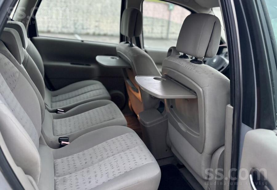 Pelēks Renault Scenic 2006 Daugavpils, ar dzinēja tilpumu 1.90 L un nobraukumu 250 tūkst. km par 1350 €, foto 20 vietnē AUTOMOTO.COM.LV