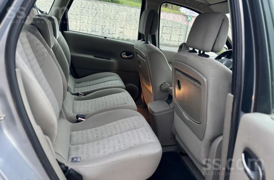 Pelēks Renault Scenic 2006 Daugavpils, ar dzinēja tilpumu 1.90 L un nobraukumu 250 tūkst. km par 1350 €, foto 21 vietnē AUTOMOTO.COM.LV
