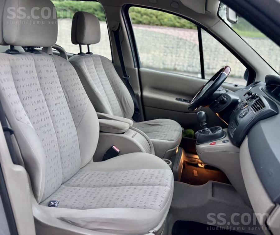 Pelēks Renault Scenic 2006 Daugavpils, ar dzinēja tilpumu 1.90 L un nobraukumu 250 tūkst. km par 1350 €, foto 22 vietnē AUTOMOTO.COM.LV