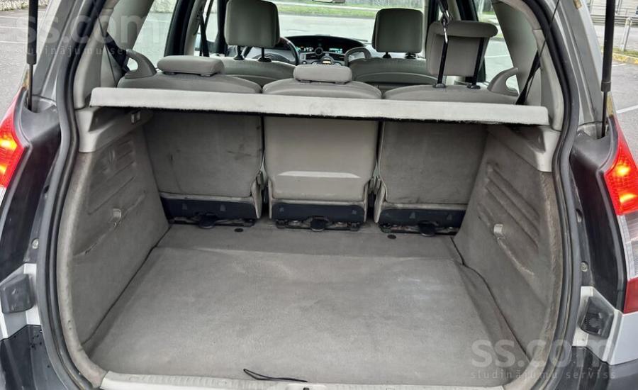 Pelēks Renault Scenic 2006 Daugavpils, ar dzinēja tilpumu 1.90 L un nobraukumu 250 tūkst. km par 1350 €, foto 25 vietnē AUTOMOTO.COM.LV