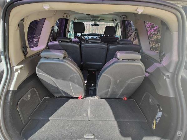Pelēks Renault Scenic 2008 Kupiškis, ar dzinēja tilpumu 1.87 L un nobraukumu 445 tūkst. km par 1200 €, foto 8 vietnē AUTOMOTO.COM.LV