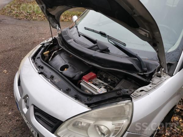Pelēks Renault Scenic 2008 Rīga, ar dzinēja tilpumu 1.90 L un nobraukumu 365 tūkst. km par 1200 €, foto 9 vietnē AUTOMOTO.COM.LV