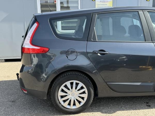 Grey Renault Scenic 2009 in Riga, with an engine capacity of 1.50 L and mileage of 309 thousand km for 4100 €, photo 8 on AUTOMOTO.COM.LV