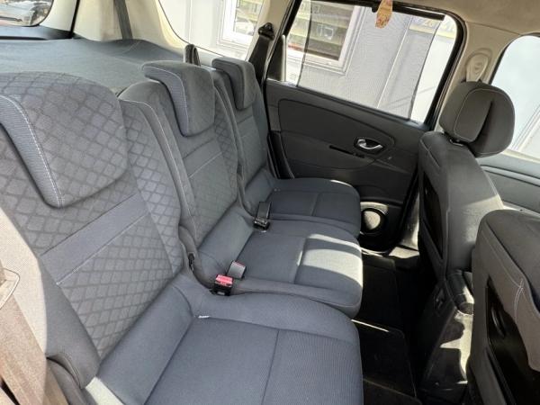 Grey Renault Scenic 2009 in Riga, with an engine capacity of 1.50 L and mileage of 309 thousand km for 4100 €, photo 9 on AUTOMOTO.COM.LV