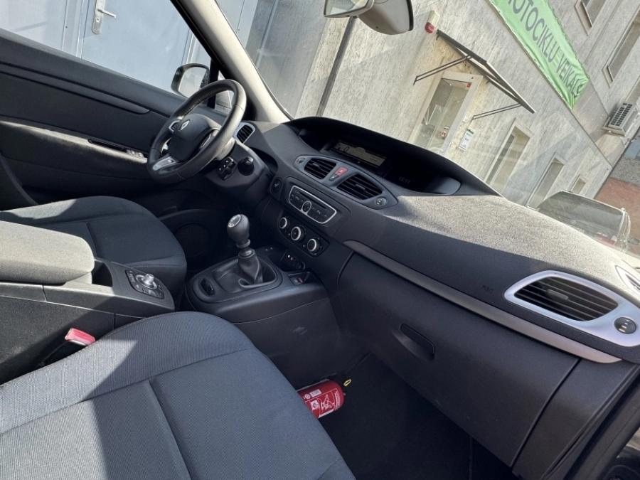 Pelēks Renault Scenic 2009 Rīga, ar dzinēja tilpumu 1.50 L un nobraukumu 309 tūkst. km par 4100 €, foto 12 vietnē AUTOMOTO.COM.LV