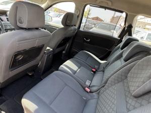 Pelēks Renault Scenic 2009 Rīga, ar dzinēja tilpumu 1.50 L un nobraukumu 309 tūkst. km par 4100 €, foto 14 vietnē AUTOMOTO.COM.LV