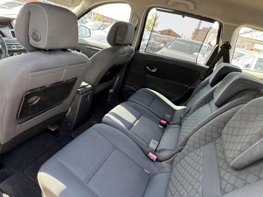 Pelēks Renault Scenic 2009 Rīga, ar dzinēja tilpumu 1.50 L un nobraukumu 309 tūkst. km par 4100 €, foto 14 vietnē AUTOMOTO.COM.LV