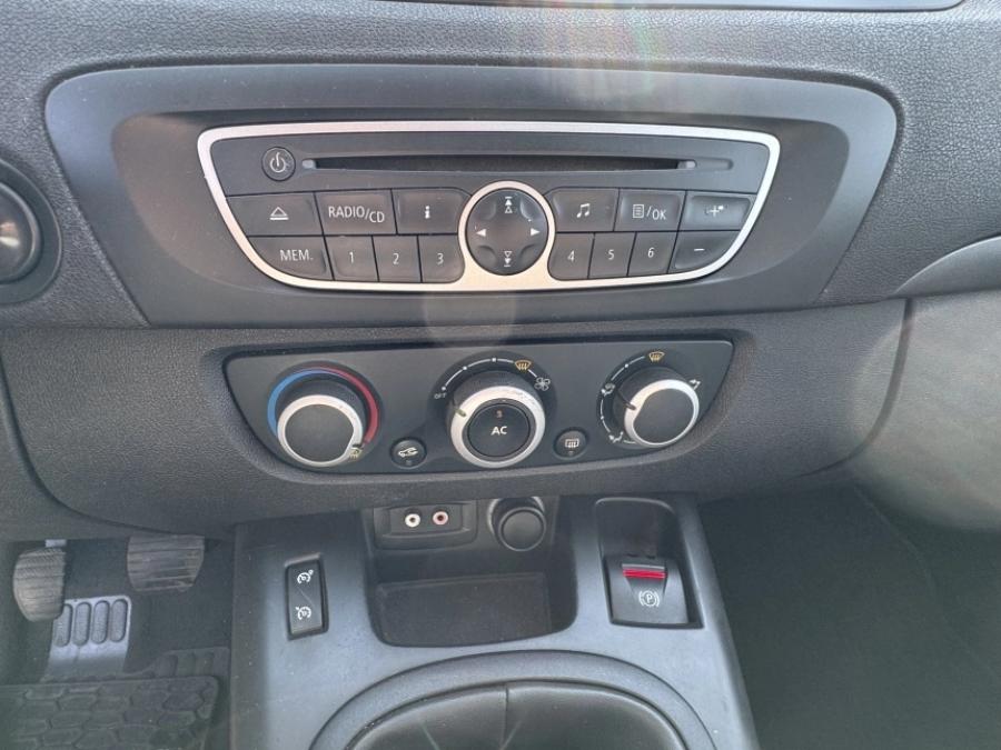 Pelēks Renault Scenic 2009 Rīga, ar dzinēja tilpumu 1.50 L un nobraukumu 309 tūkst. km par 4100 €, foto 18 vietnē AUTOMOTO.COM.LV