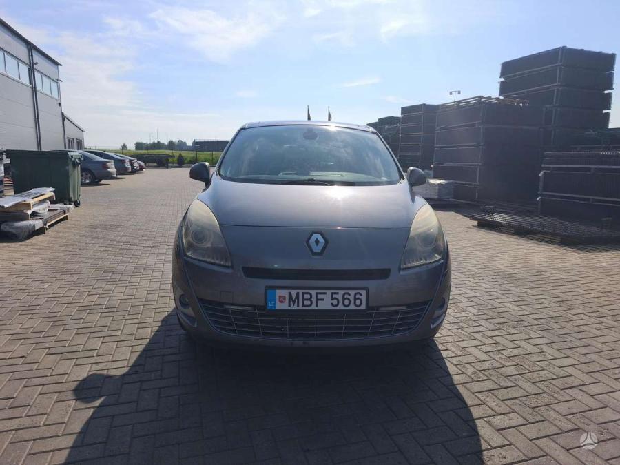 Grey Renault Scenic 2009 in Vilnius, with an engine capacity of 2.00 L and mileage of 212 thousand km for 3750 €, photo 1 on AUTOMOTO.COM.LV