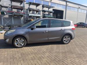 Grey Renault Scenic 2009 in Vilnius, with an engine capacity of 2.00 L and mileage of 212 thousand km for 3750 €, photo 3 on AUTOMOTO.COM.LV