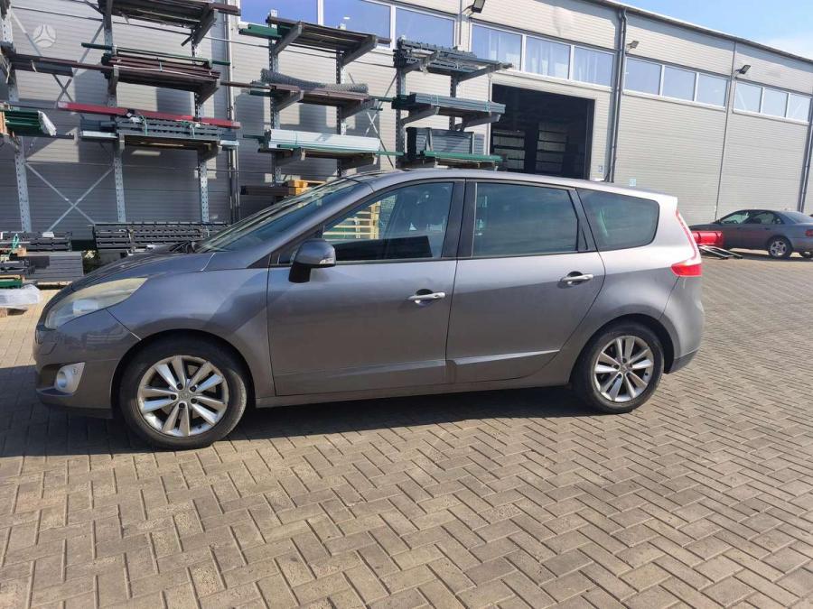 Grey Renault Scenic 2009 in Vilnius, with an engine capacity of 2.00 L and mileage of 212 thousand km for 3750 €, photo 3 on AUTOMOTO.COM.LV