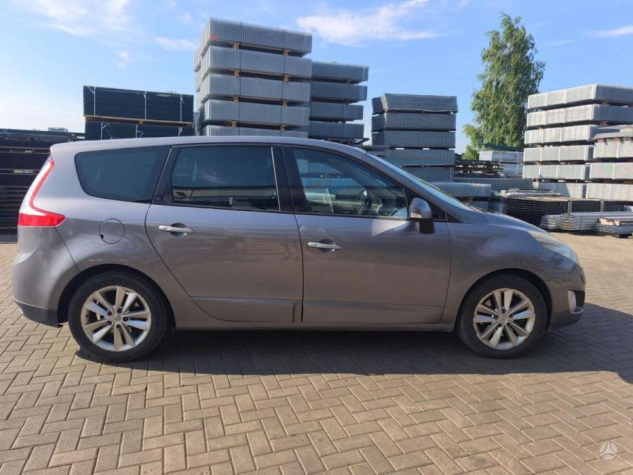Grey Renault Scenic 2009 in Vilnius, with an engine capacity of 2.00 L and mileage of 212 thousand km for 3750 €, photo 4 on AUTOMOTO.COM.LV