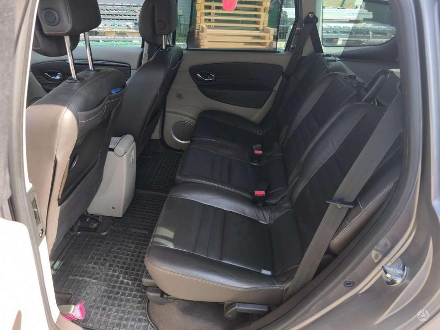 Grey Renault Scenic 2009 in Vilnius, with an engine capacity of 2.00 L and mileage of 212 thousand km for 3750 €, photo 6 on AUTOMOTO.COM.LV