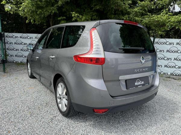 Pelēks Renault Scenic 2009 Viļņa, ar dzinēja tilpumu 2.00 L un nobraukumu 176 tūkst. km par 3900 €, foto 9 vietnē AUTOMOTO.COM.LV