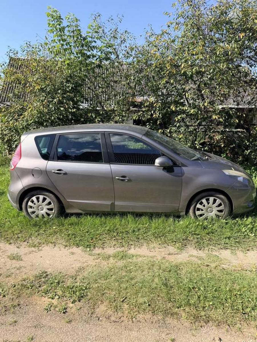 Pelēks Renault Scenic 2009 Viļņa, ar dzinēja tilpumu 1.39 L un nobraukumu 150 tūkst. km par 1300 €, foto 3 vietnē AUTOMOTO.COM.LV