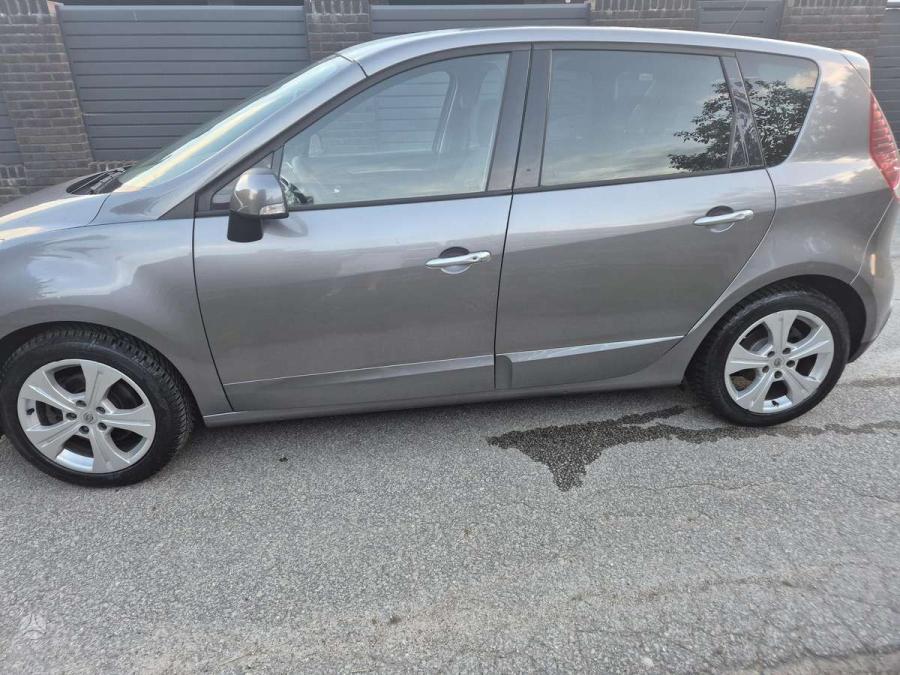 Pelēks Renault Scenic 2010 Kauņa, ar dzinēja tilpumu 1.60 L un nobraukumu 250 tūkst. km par 2950 €, foto 4 vietnē AUTOMOTO.COM.LV